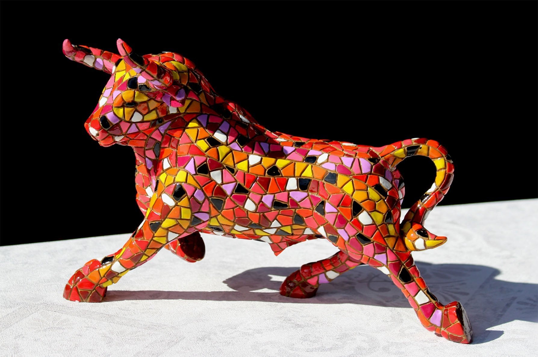 Bull Mosaic Red – MaxxLuxury